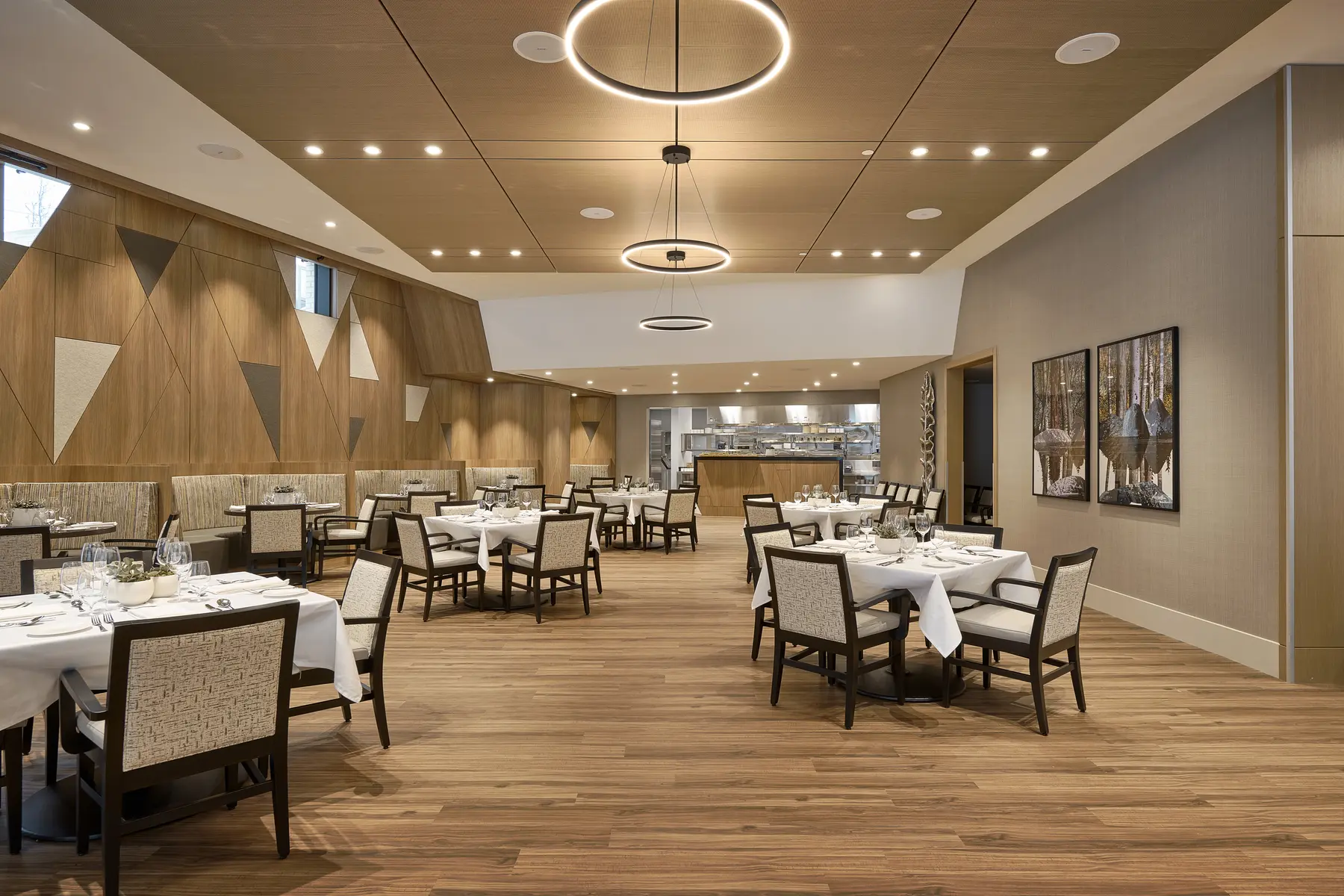 Dining Experience at Victoria Harbour by Chartwell