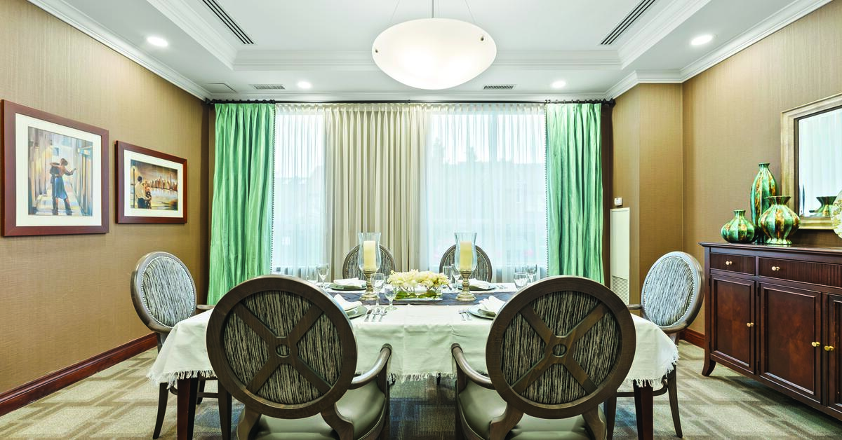 Retirement Home in Aurora - Chartwell Hollandview Trail