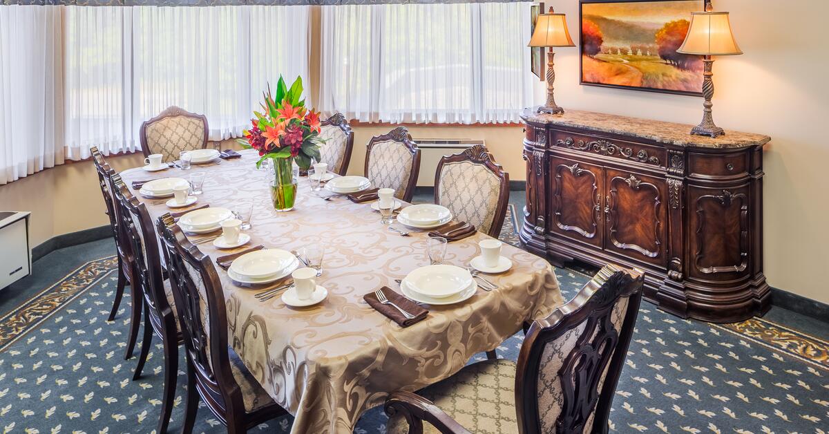 Retirement Home in Aurora - Chartwell Park Place