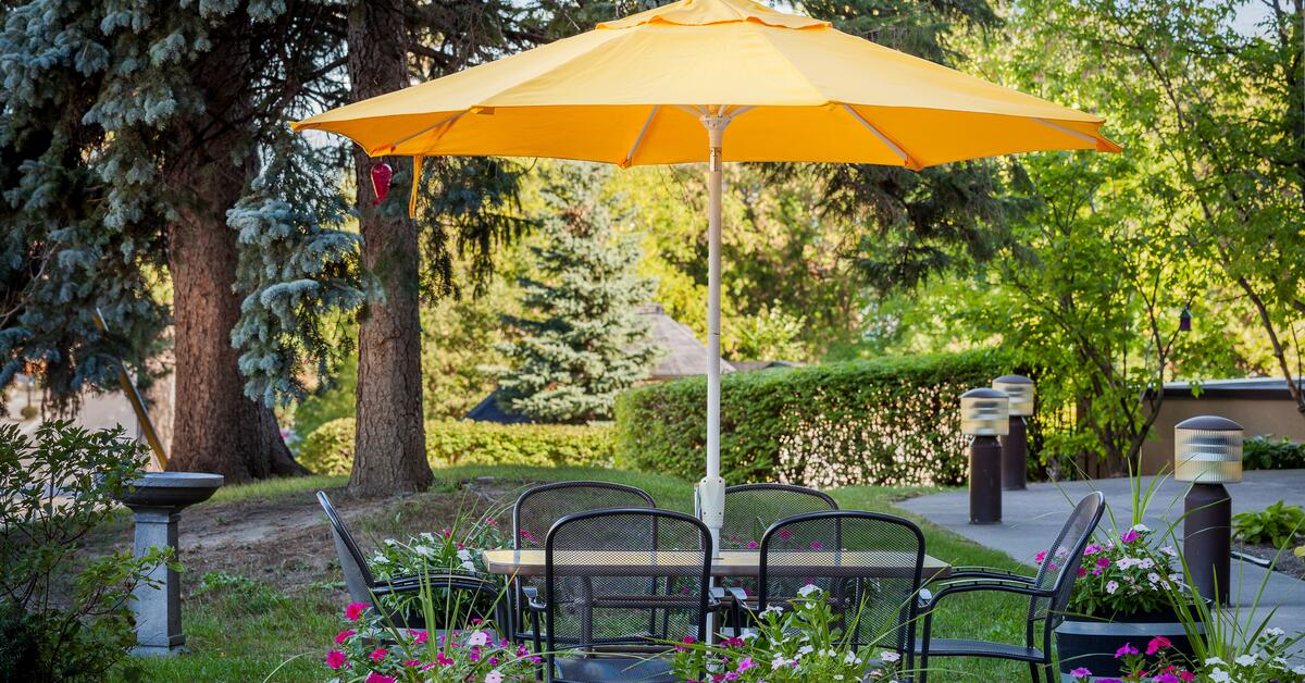 Retirement Home in Aurora - Chartwell Park Place